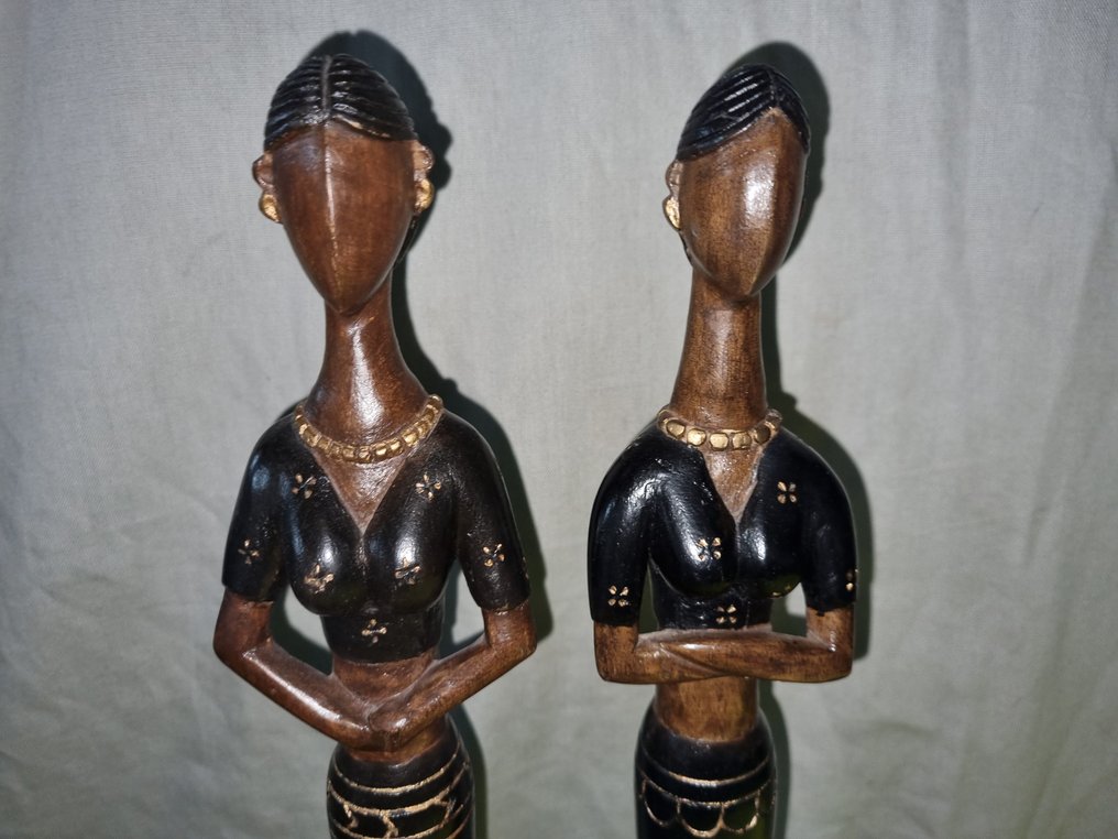 2 large (68 cm) wooden statues handmade - Wood - Catawiki