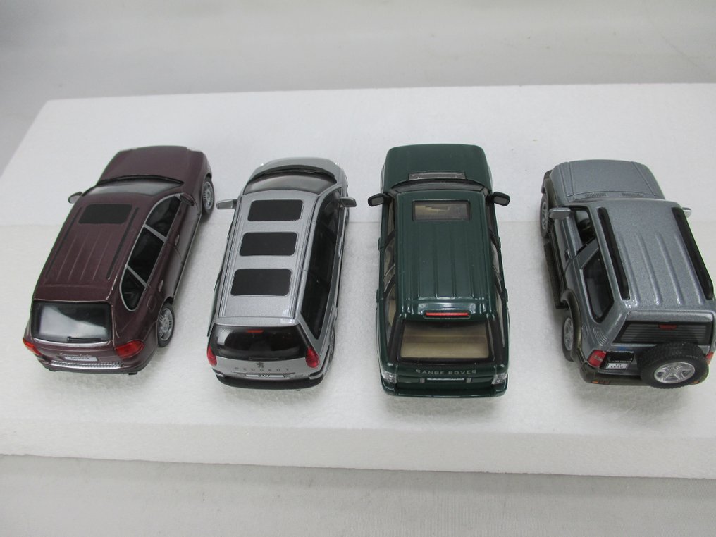 Cararama 1:43 - 12 - Model car - SUV - Different car brands - Catawiki