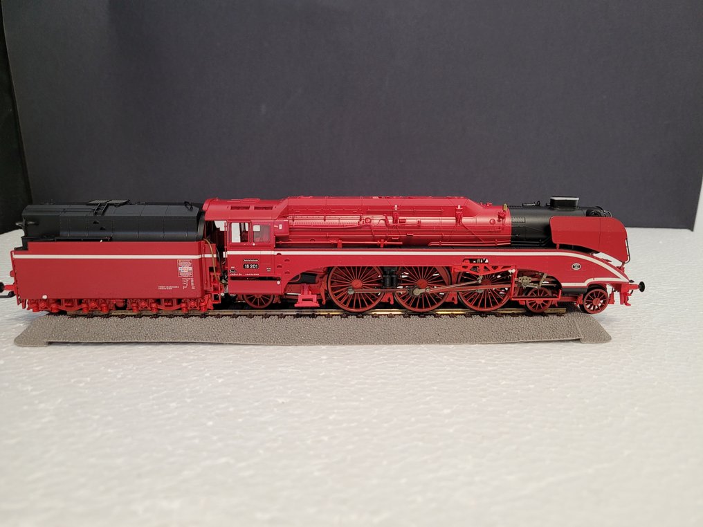 Roco H0 - 63203 - Steam locomotive with tender (1) - BR 18 - Catawiki