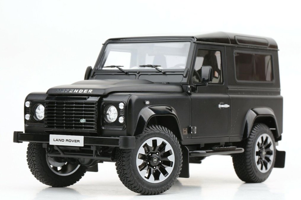 LCD Models 1:18 - 1 - Model car - Land Rover Defender 90 Works V8 70th ...