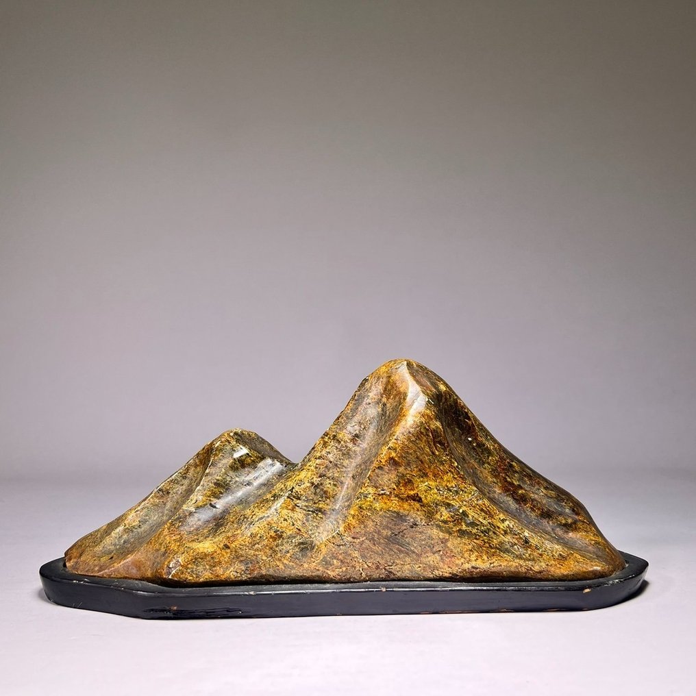 Pierre - Impressive shaped Japanese viewing stone called "水石 Suiseki ...