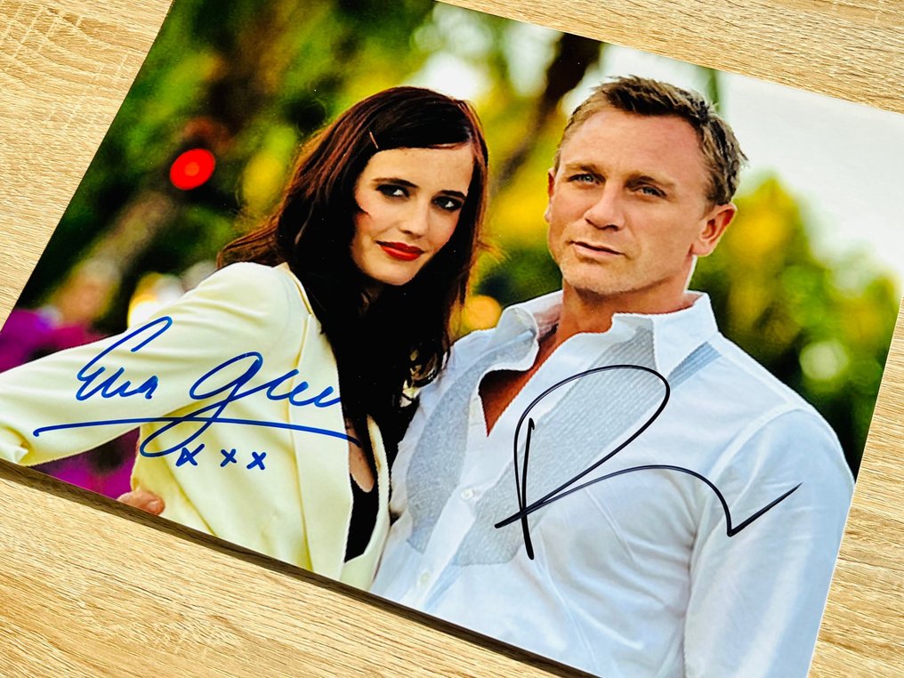 James Bond 007: GoldenEye - Double signed by Daniel Craig (007) and Eva ...