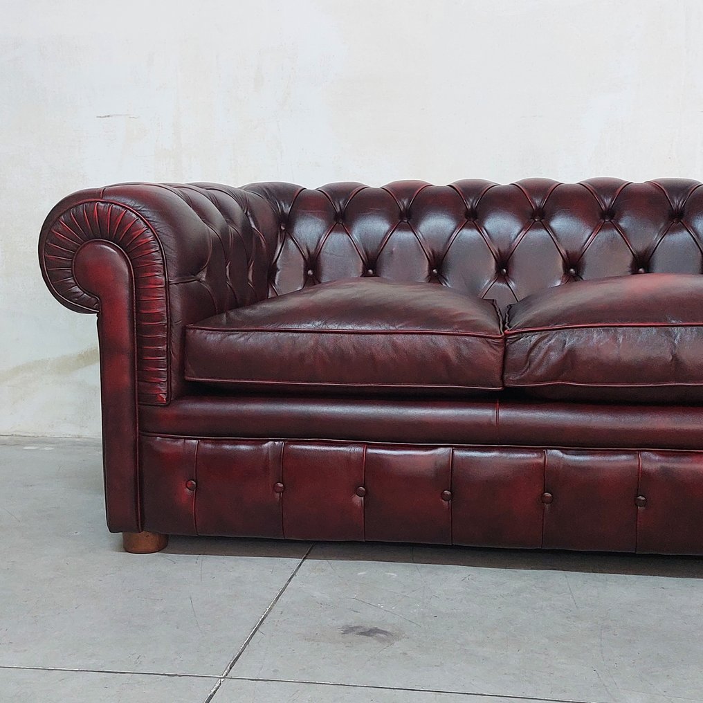 Sofa, Chesterfield club sofa in burgundy red genuine leather - Catawiki