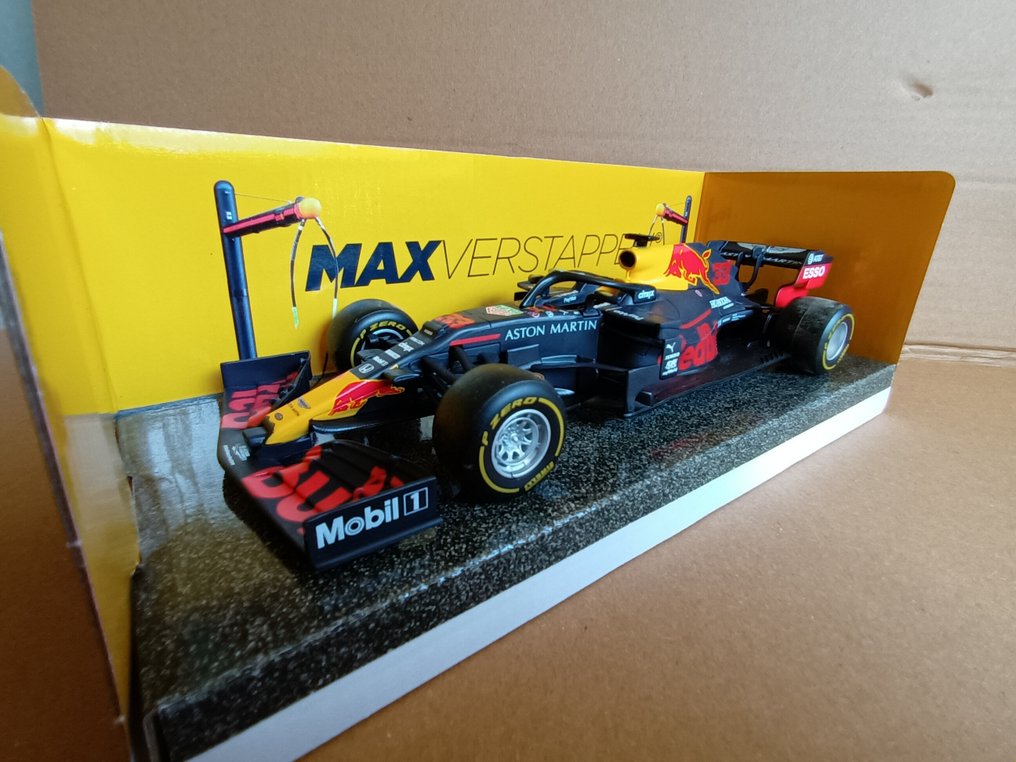 Bburago 1:24 - 3 - Modelauto - Aston Martin RB16 - Red Bull Racing - Max Verstappen - 3e plaats ...