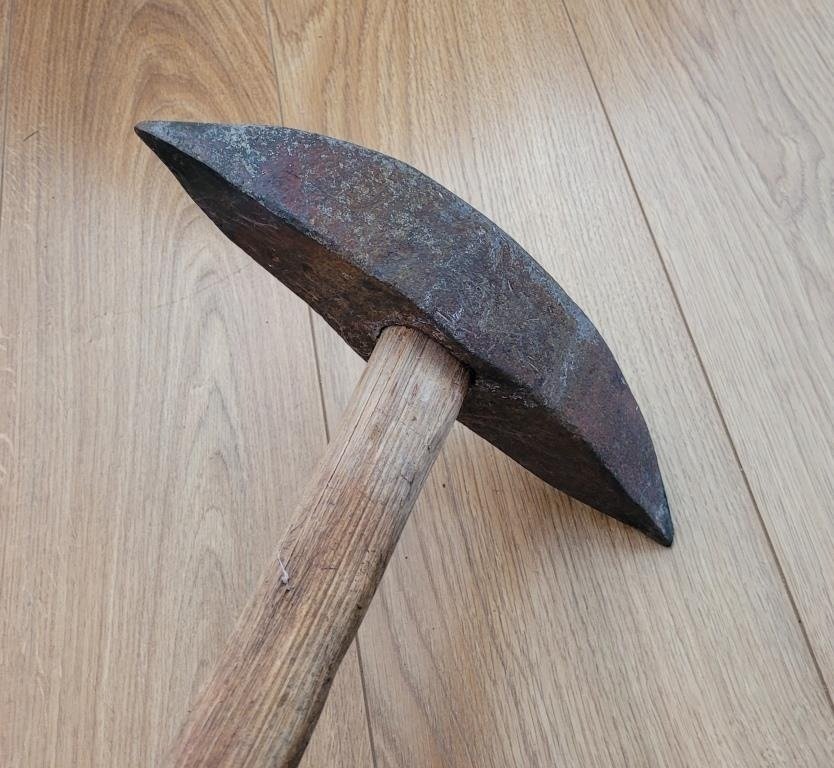 Gamle redskaper/populær kunst - Suveren stor steinhuggerhakke eller smillhammer - Jern (støpt ...