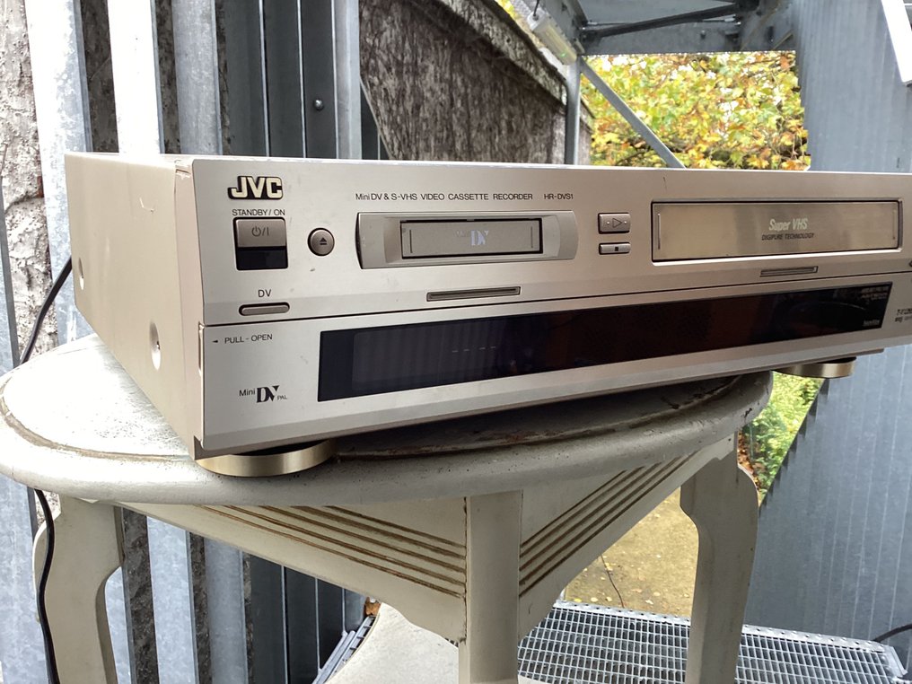 JVC HR DVS1 / MiniDV + S-vhs Videokamera/optager Mini DV-DV - Catawiki