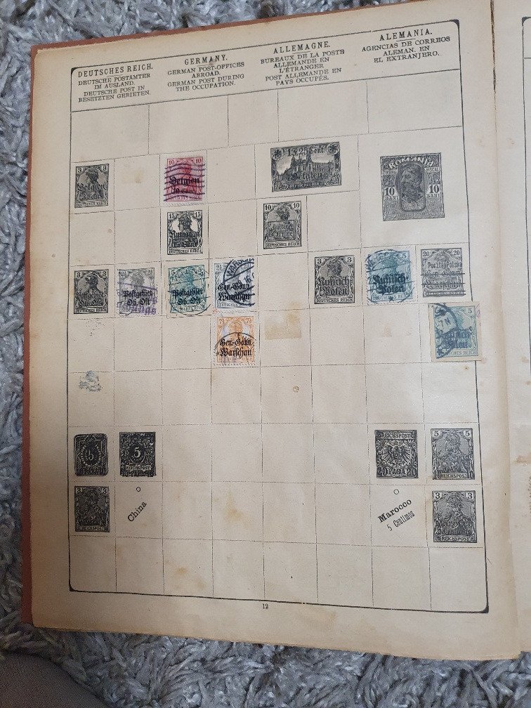 2 Alben: 1x Schwaneberger Briefmarkenalbum, ca. 1930, rund 750 Marken und 1x Schaubek Victoria ...