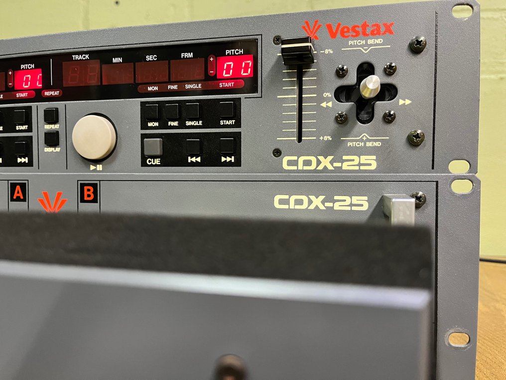 Vestax - CDX-25 Professional Double CD Player + CDX-25 controller DJ-CD-Player - Diverse ...