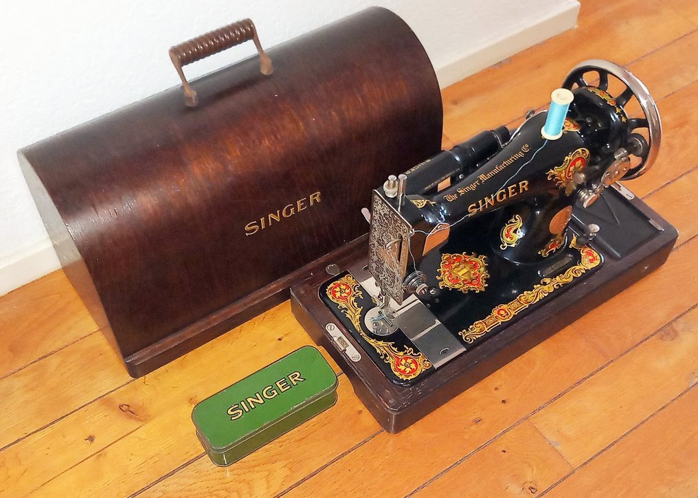 Electric Singer 128K sewing machine with dust cover, 1939 - Iron (cast ...