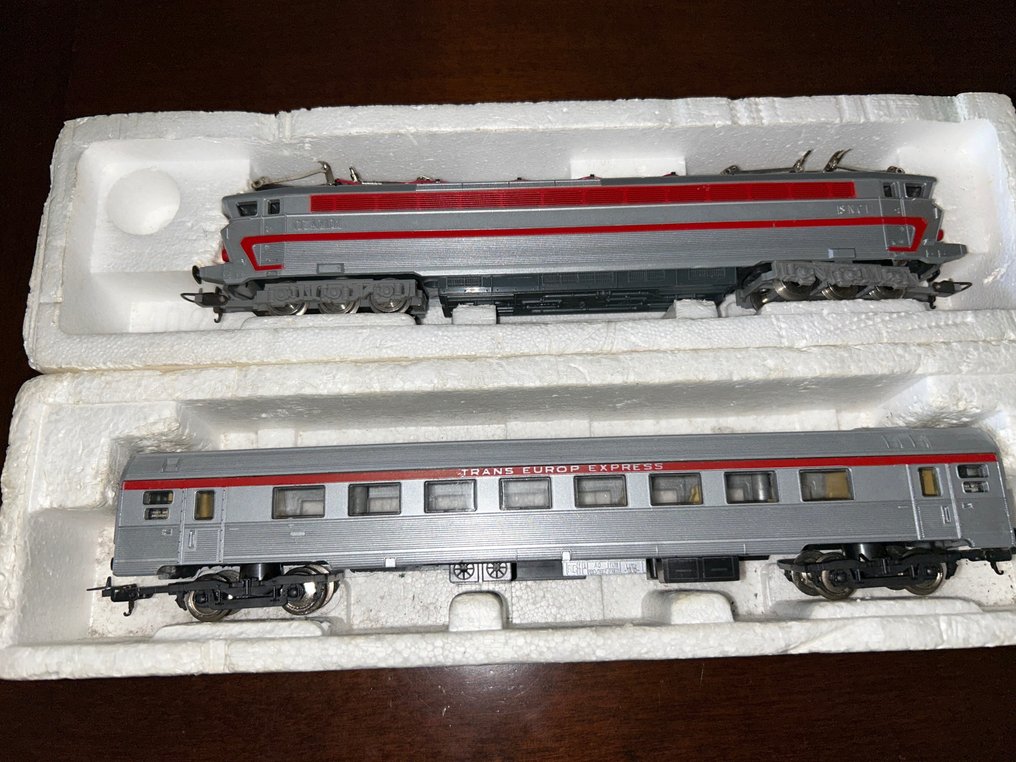 Lima H0 - Ensemble de train (2) - CC 40101 avec voiture INOX - SNCF - Catawiki