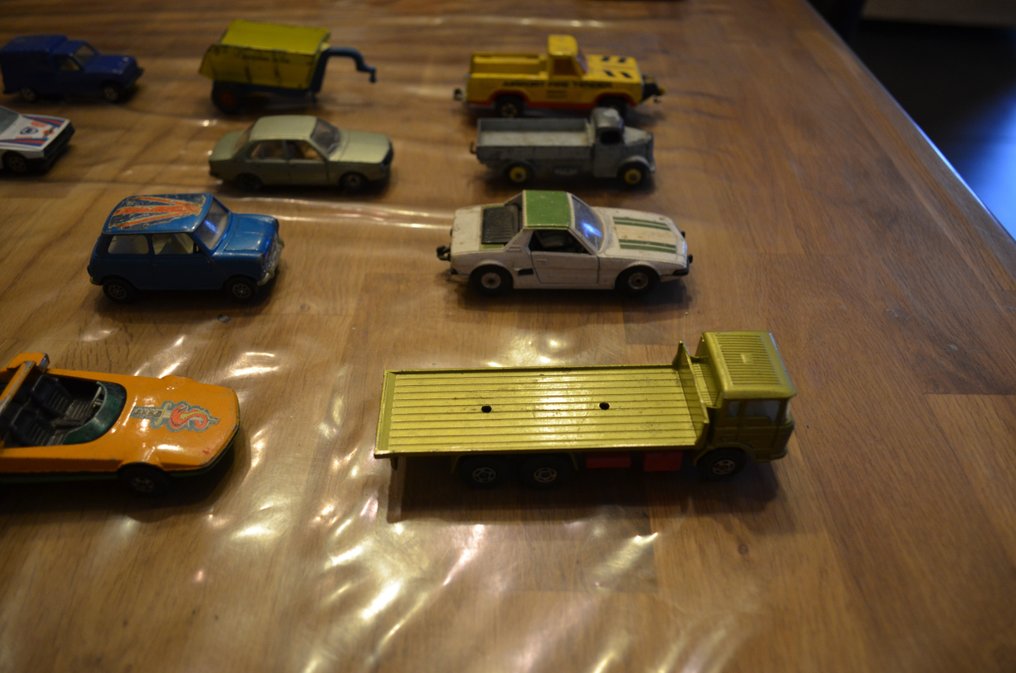 Siku, Norev, Burago, Matchbox, Corgi, Dinky Toys, Solido - Different ...
