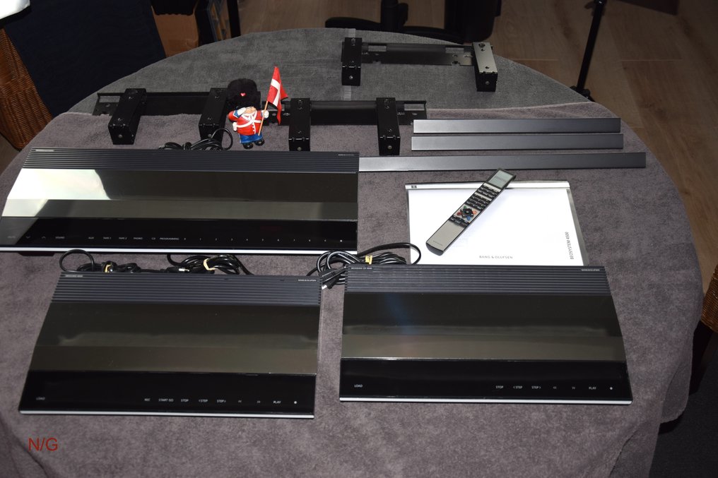 Bang & Olufsen - Bang & Olufsen Beosystem 4500 met muurbeugels ...