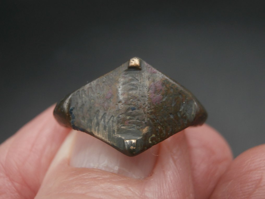 Viking period: Beautiful bronze Viking "horned" ring - Ring - Catawiki