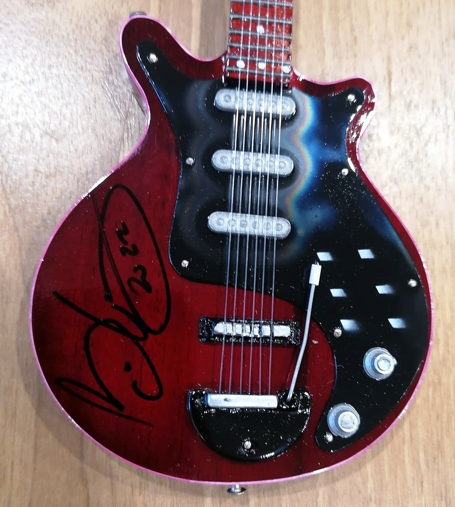 Queen - Brian May - Signed BMG Red Special Guitar - Scale Model ...