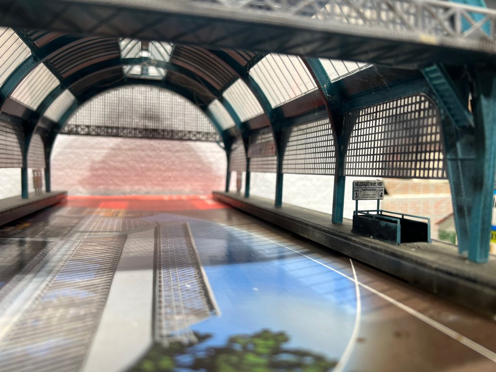 Faller H0 - 120199 - Décor de train miniature (1) - Hall de quai pour ...