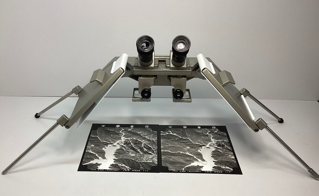 Topcon Mirror Aerial Stereoscope MS-3 with aerial photo’s and manual in ...