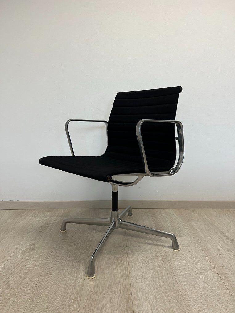 ICF - Charles & Ray Eames - Chair - EA108 - Aluminium, Textiles - Catawiki