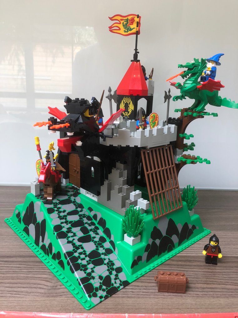 LEGO - Castle Dragon Knights - 6082 - Vintage Breathing Fortress ...