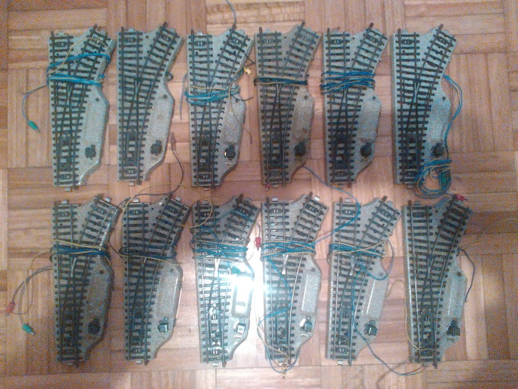 Märklin H0 - Model train tracks (12) - 12 Electromagnetic Switches ...