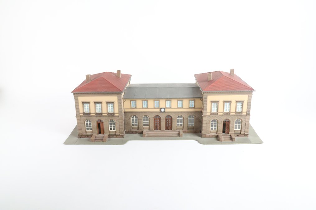 Pola H0 - Model train buildings (1) - Station building - Catawiki