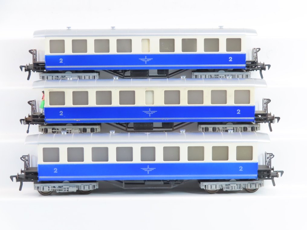Fleischmann H0 - 5136 - Modellbahn-Personenwagen (3) - 4-achsige Reisezugwagen, 2. Klasse - ELB ...