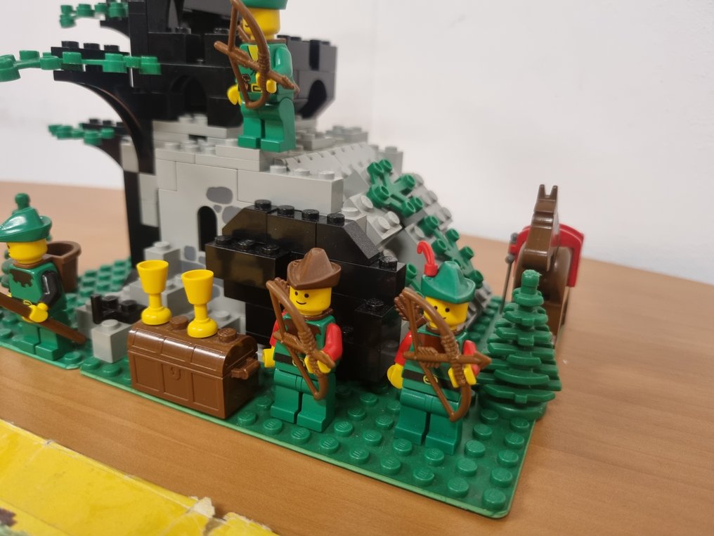 LEGO - Castle - 6066 - Camouflaged Outpost - 1980-1990 - Catawiki