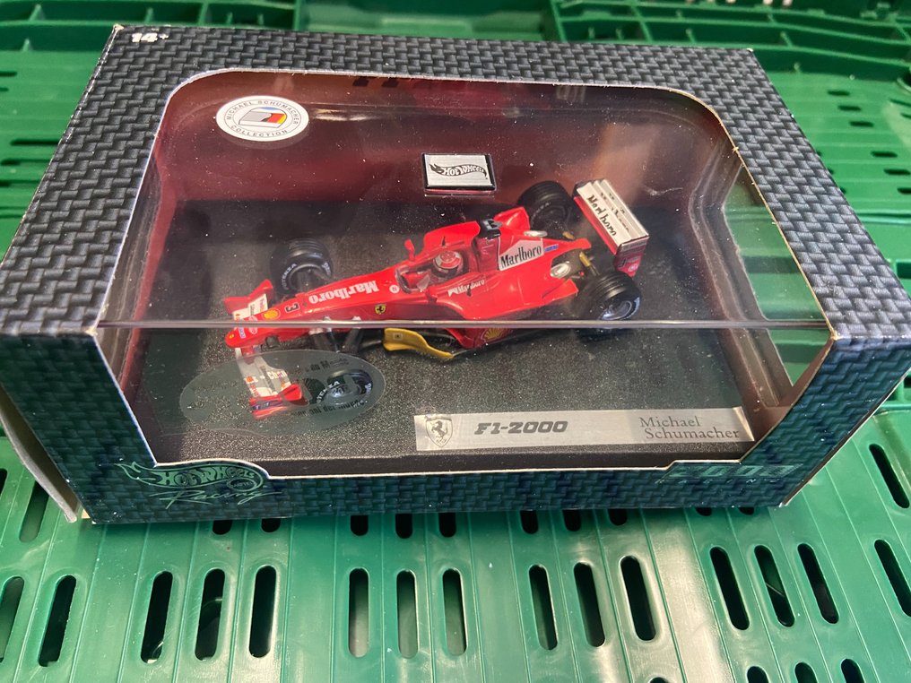 Hot Wheels 1:43 - 1 - Voiture de course miniature - Ferrari F1-2000 Marlboro - Entraînement ...