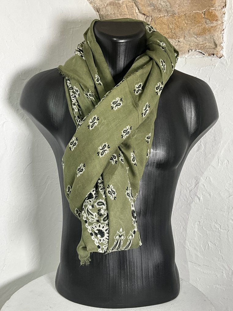 Saint Laurent - 140/195cm sans étiquette - Bufanda - Catawiki