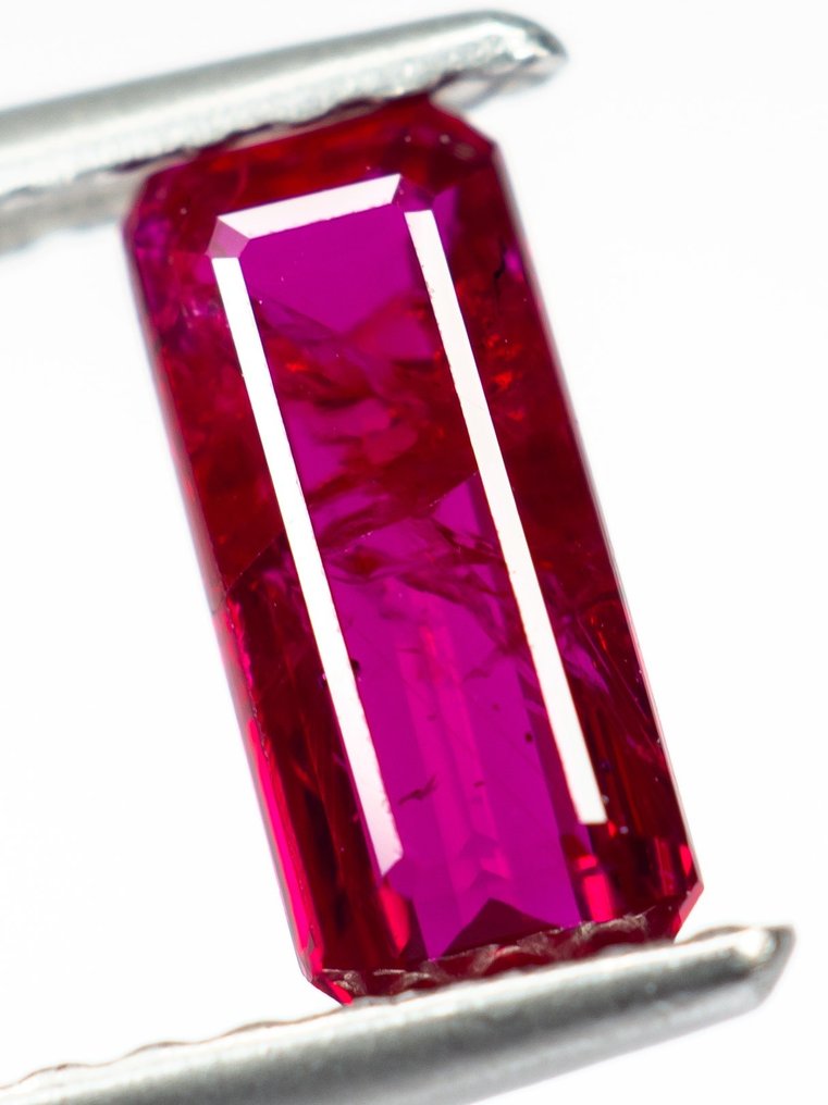 No Reserve - Vivid/Deep Purplish Red (Mozambique) Ruby - 0.81 ct - Catawiki No Reserve - Vivid/Deep Purplish Red (Mozambique) Ruby - 0.81 ct - Catawiki