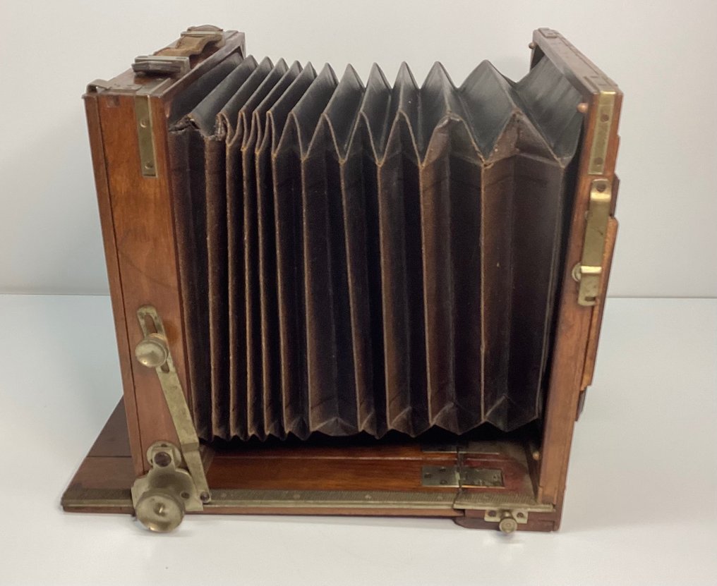 Antique wooden bellows camera with Carl Zeiss lens and 2 wooden ...