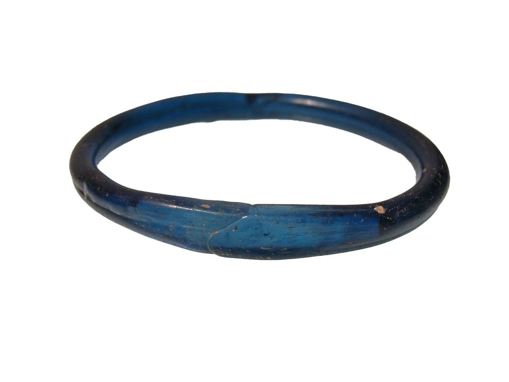 Romain antique Bracelet en verre romain en verre bleu foncé, Empire ...