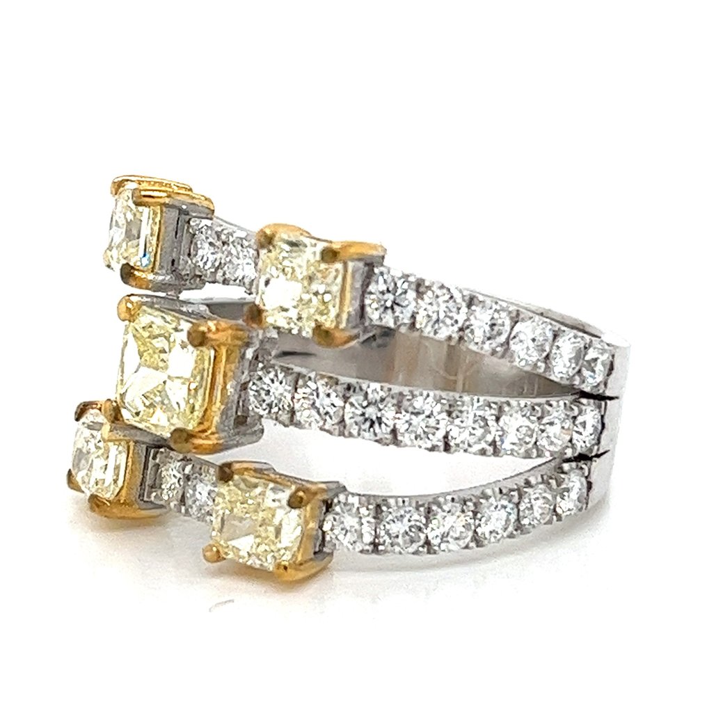 (NO RESERVE) 4.70 CRT VVS1 D-F Fancy Yellow AIG - 14 carati Oro bianco - Anello Diamante - Catawiki