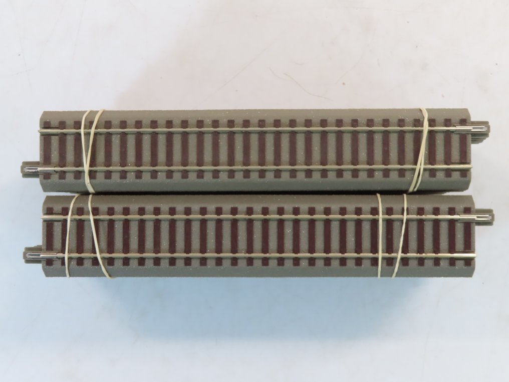 Roco H0 - 61110 - Tracks - 50-piece rail lot with straight rail pieces ...