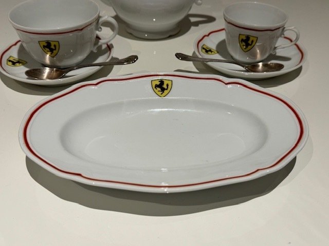 Vaisselle en porcelaine 8 pièces - Ferrari - Cavallino Restaurant ...