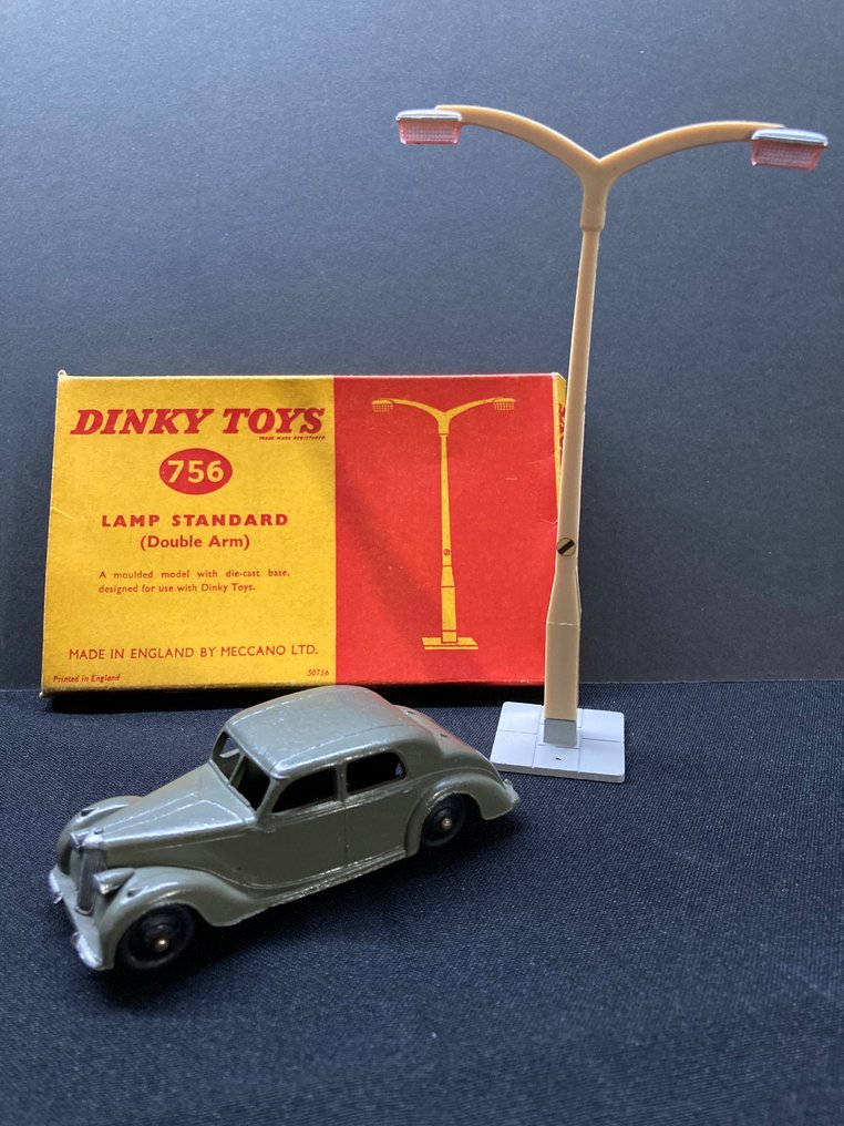 Dinky Toys 1:43 - 2 - Modelauto - ref. 40a Riley Saloon and ref. 756 ...