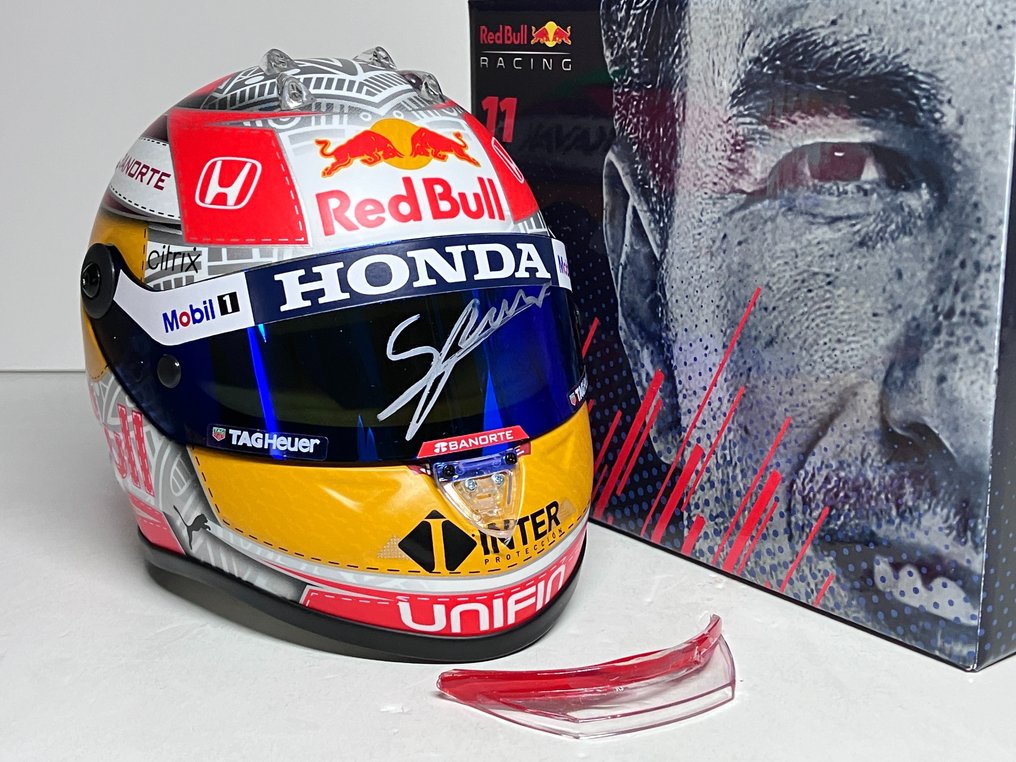 Red Bull Racing - Sergio Perez - 2021 - Helm im Maßstab 1/2 - Catawiki