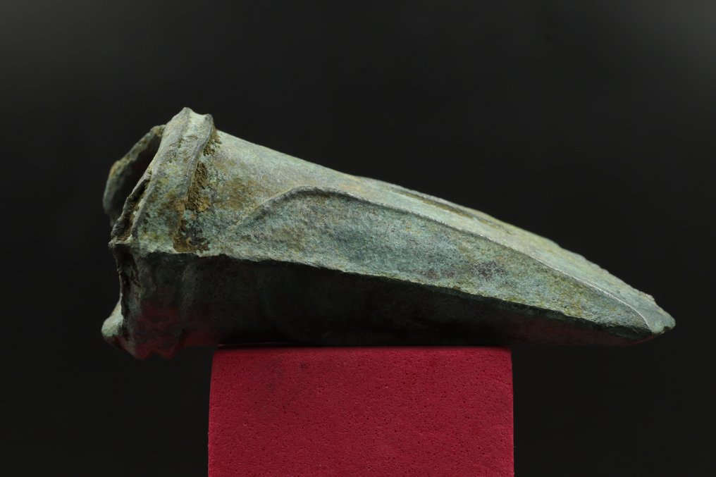 Bronze Age - Urnfield Culture - Bronze Decorated Axe-Head - NO RESERVE - Relic - 6.9 cm - Catawiki