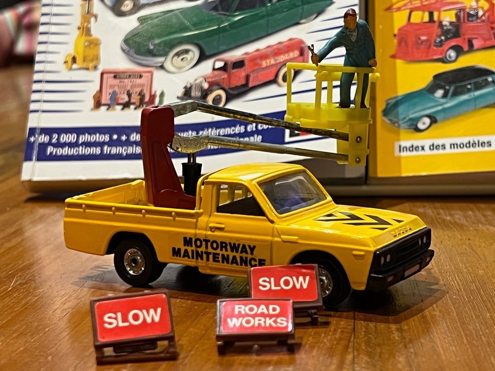 Corgi 1:43 - 1 - Modelauto - n. 413 Mazda Motorway Maintenance - Catawiki