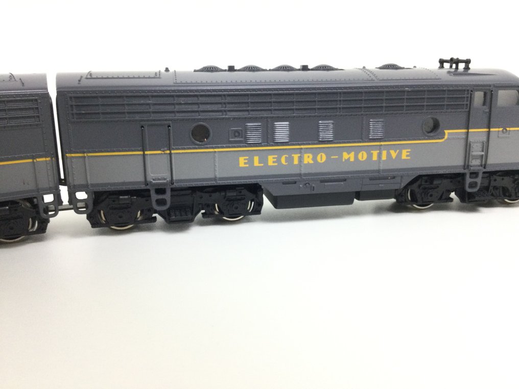 Märklin H0 - 3349 - Diesel locomotive (1) - 3-part diesel locomotive GM-EMD F-7 - Electro-Motive ...