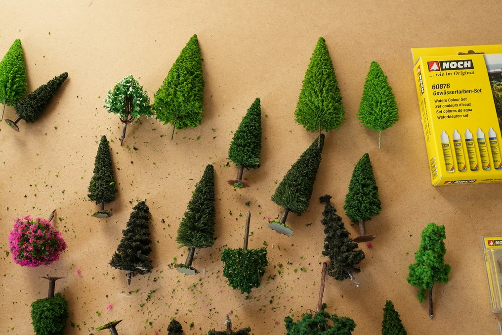 Faller, Noch H0 - Model train landscape (46) - trees, figures ...