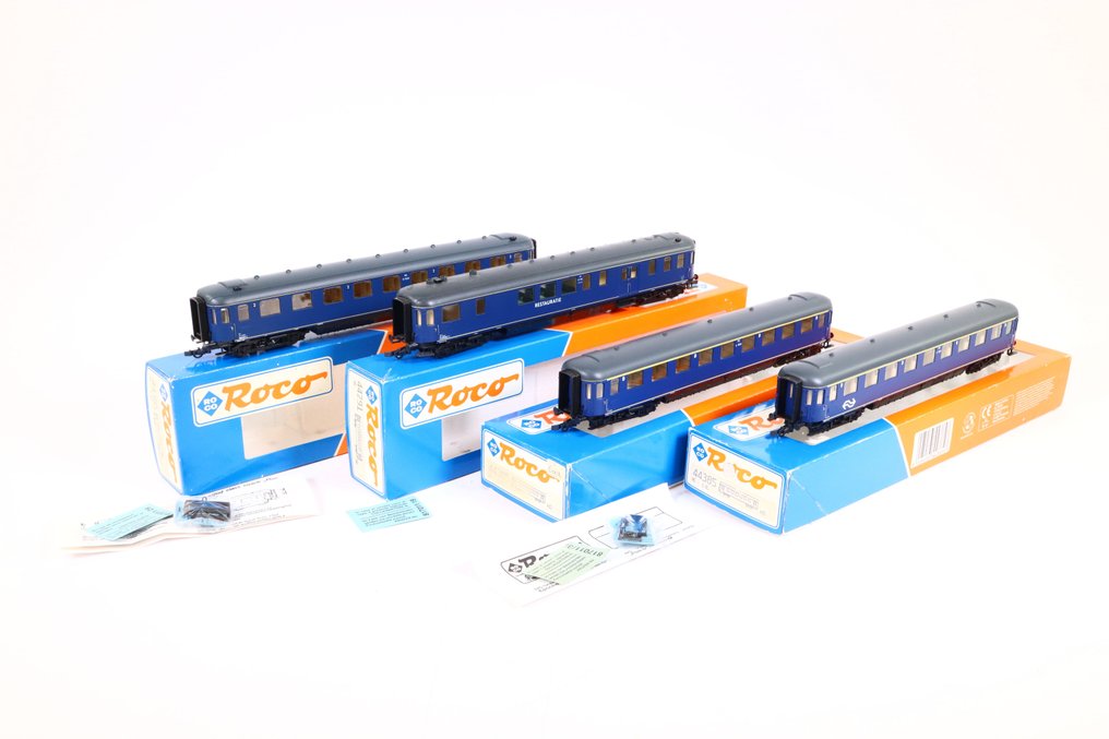 Roco H0 - 44385/44291/44296 - Model train passenger carriage (4) - Four Plan D carriages - NS ...