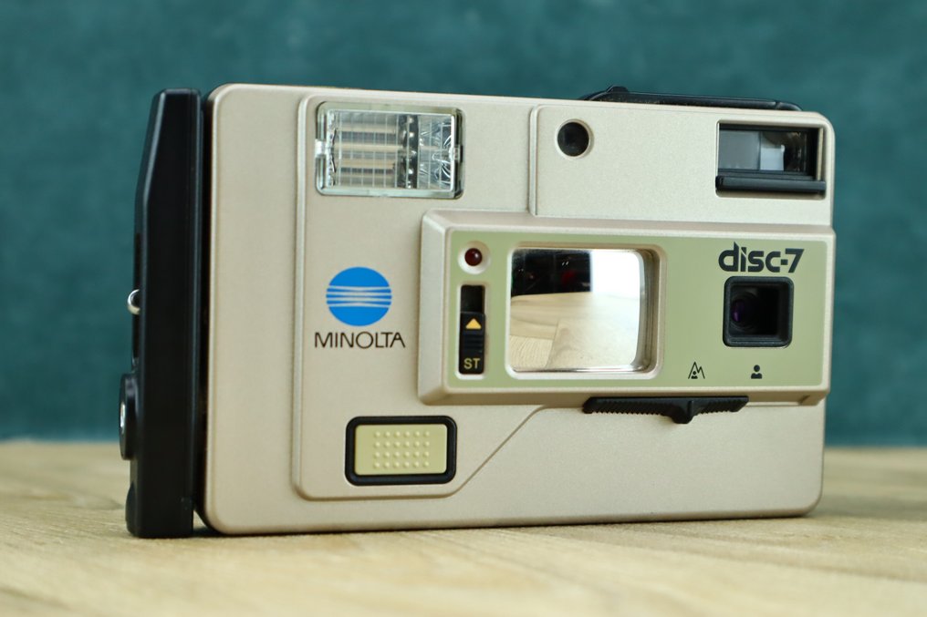 Minolta Disc 5 & Disc-7 (with selfie mirror) Disc camera - Catawiki