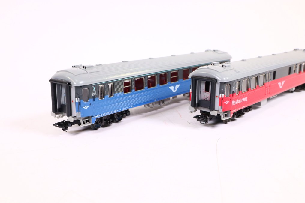 Märklin H0 - 4377/4378 - Modellbahn-Personenwagen (2) - Zwei Personenwagen, davon 1 Speisewagen ...