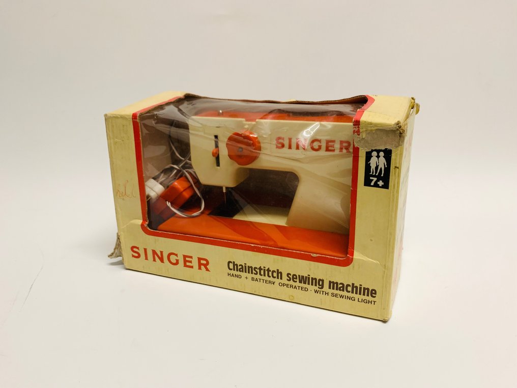 Singer - Juguete Chainstitch sewing machine - 1970-1980 - Yugoslavia ...