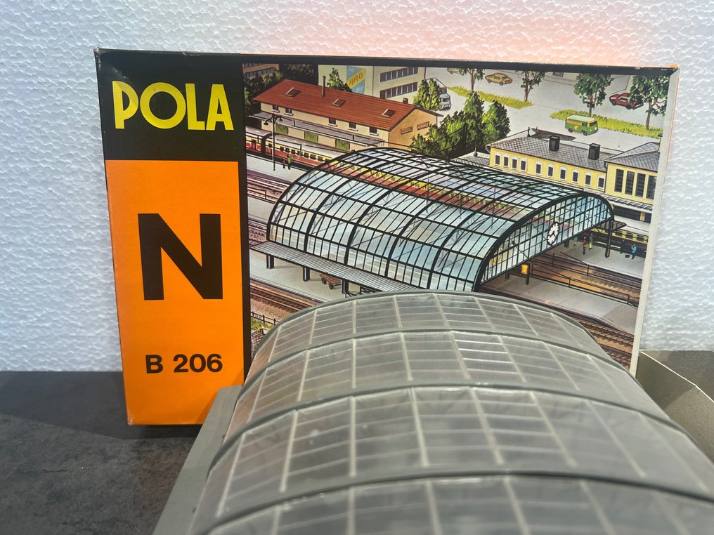 Pola N - Modeltreinlandschap (2) - Glazen perron overkapping 2x - Catawiki