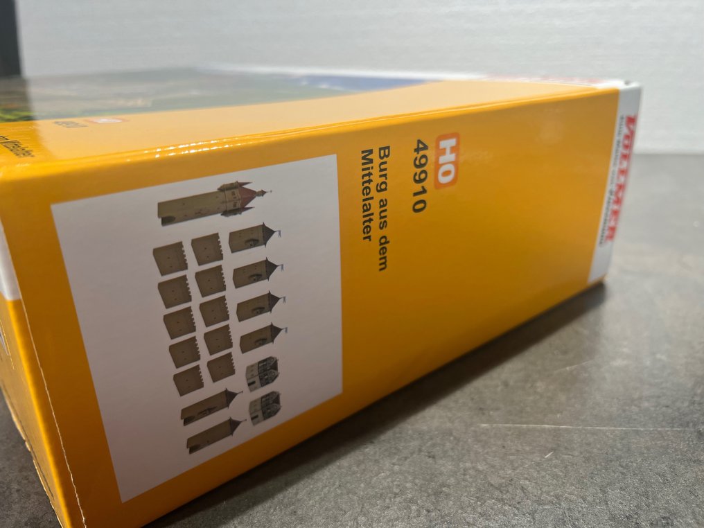 Vollmer H0 - 49910 - Modeltrein bouwpakketten (1) - Kasteel middeleeuws , led verlichting - Catawiki