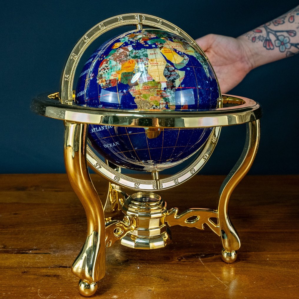 Kostbare wereldbol gemaakt van Lapis Lazuli en andere halfedelstenen - Hoogte: 280 mm - Breedte ...