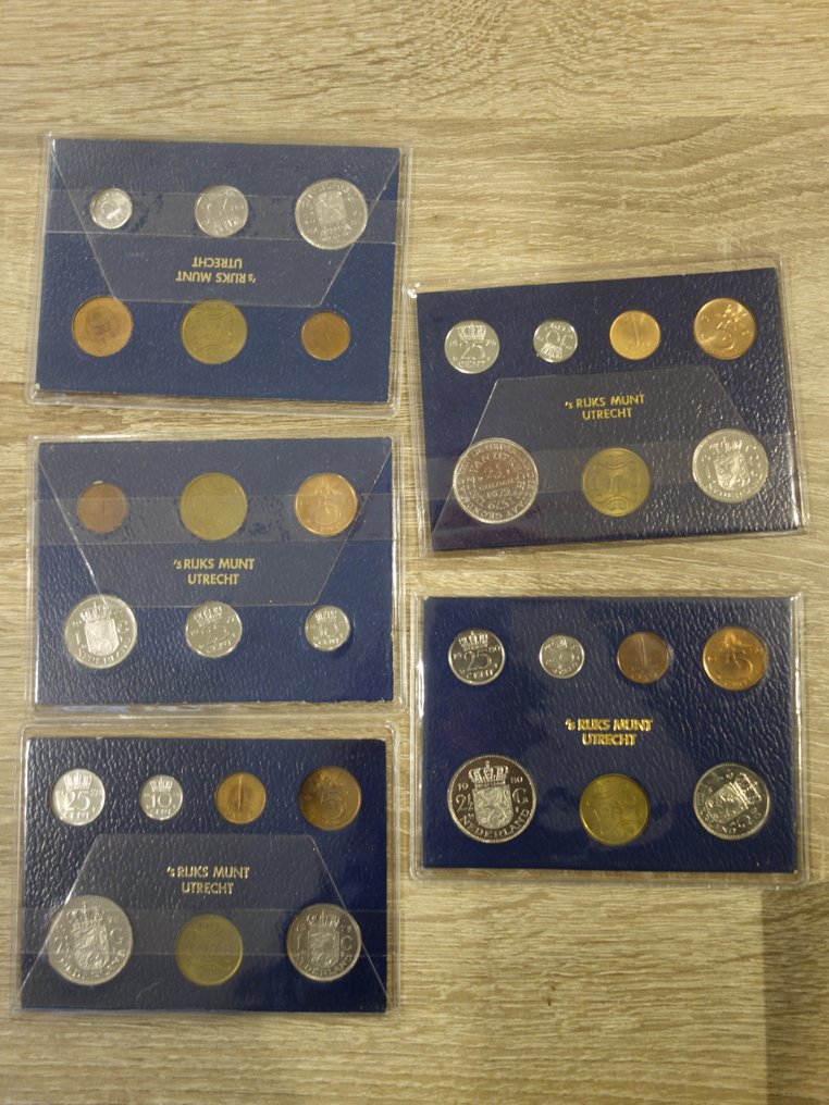 Nederland. Nederland FDC sets 1976-2002 + unc set 2001 - Catawiki