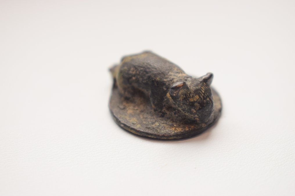 Ancient Roman Bronze Ancient Roman Mouse Bronze cover of an oillamp ...