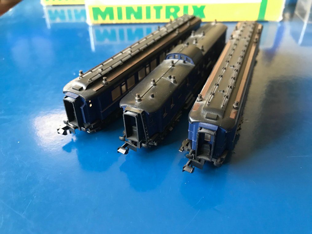 Minitrix N 13175 13176 13177 Model Train Passenger Carriage 3 Carriages With Interior